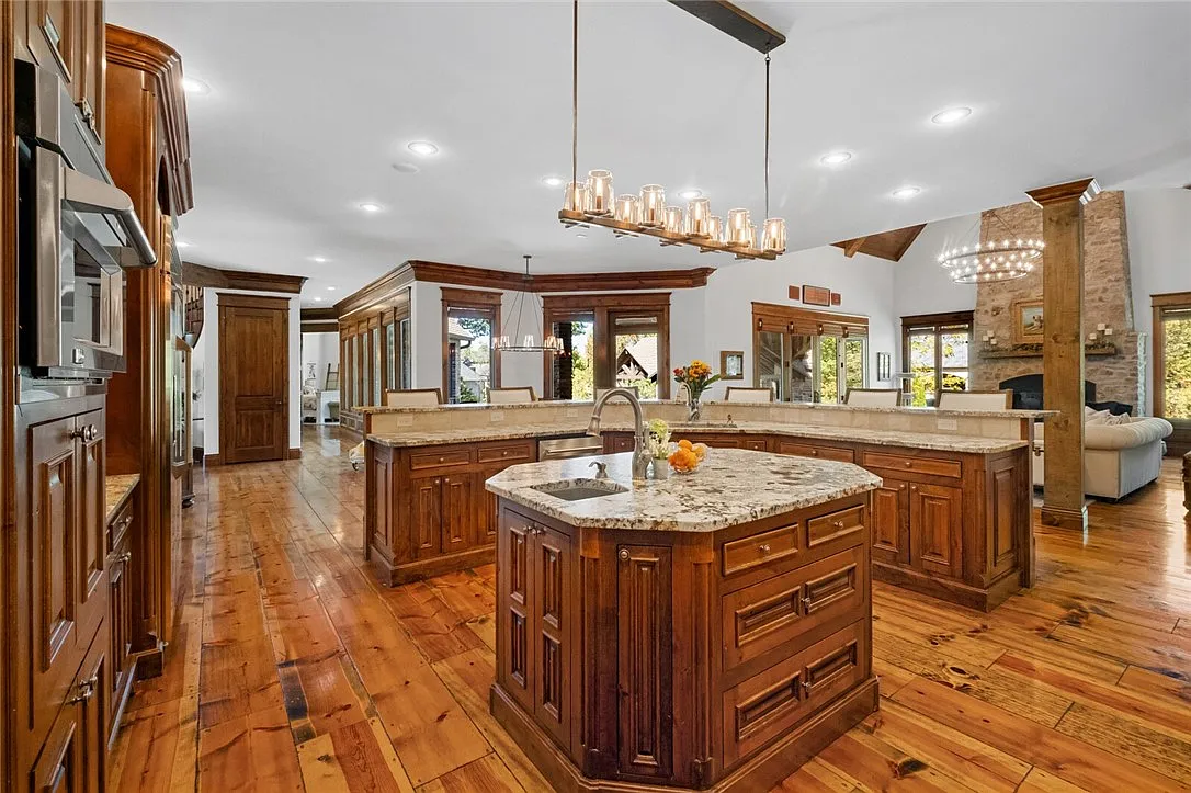 Guess The Home Price - Your daily home guessing puzzle!