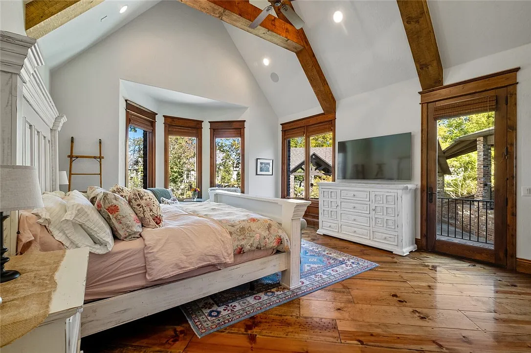 Guess The Home Price - Your daily home guessing puzzle!